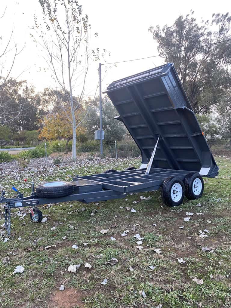 Modern Tandem Axle Hydraulic Tipper 2000kg | Rivsteel